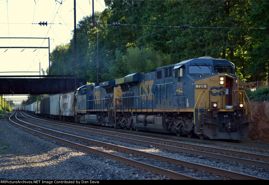 CSX ES44AH 728 leads K532-09